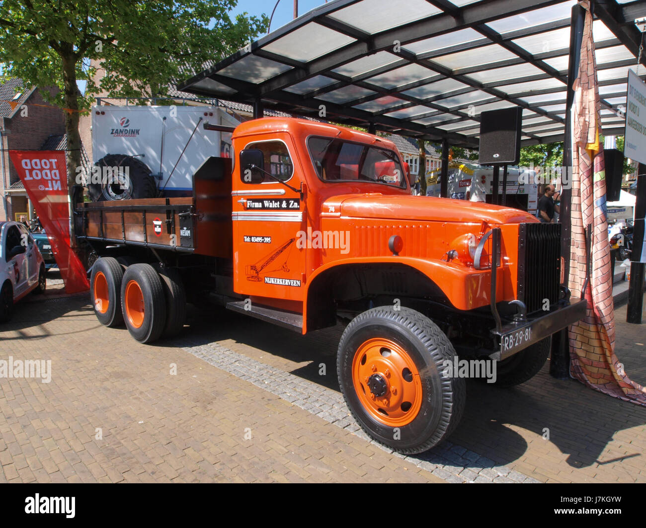 The GMC MIDAS CCKW353 is a military vehicle, originally used during ...