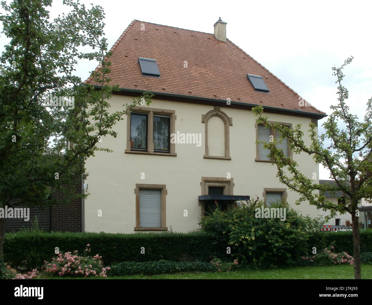 An image of the Kath Pfarrhaus (Parsonage) in Oftersheim, a town in ...