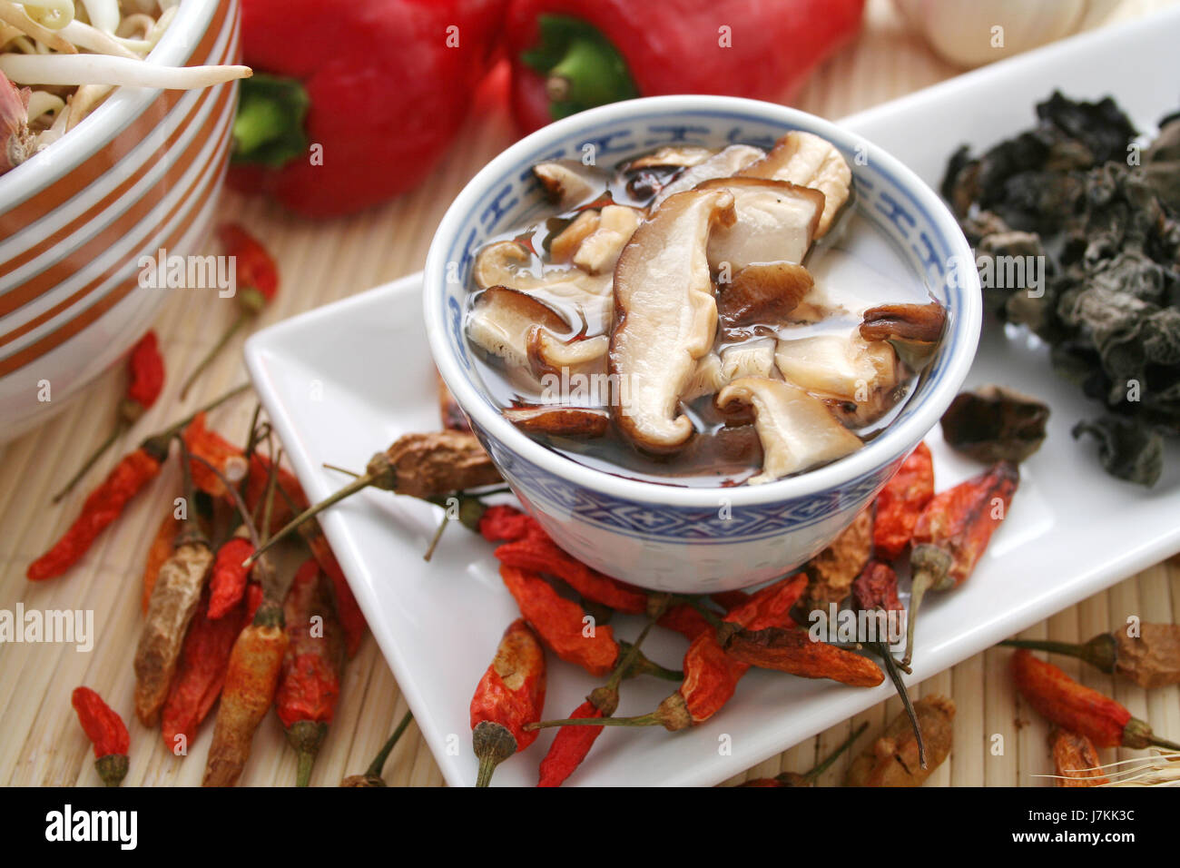 Chinesische pilze hi-res stock photography and images - Alamy