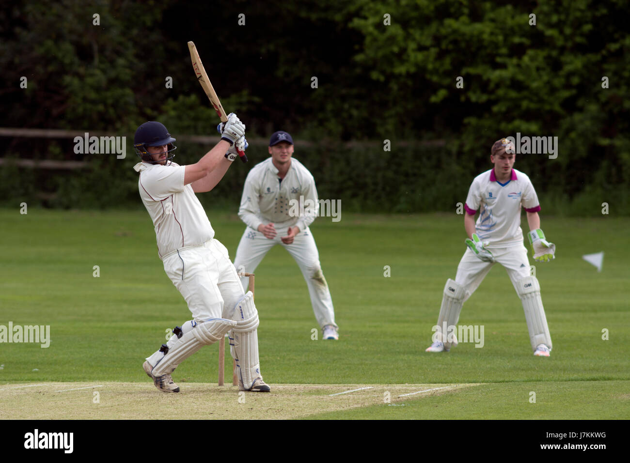 Cricket players wearing whites hi-res stock photography and images - Alamy