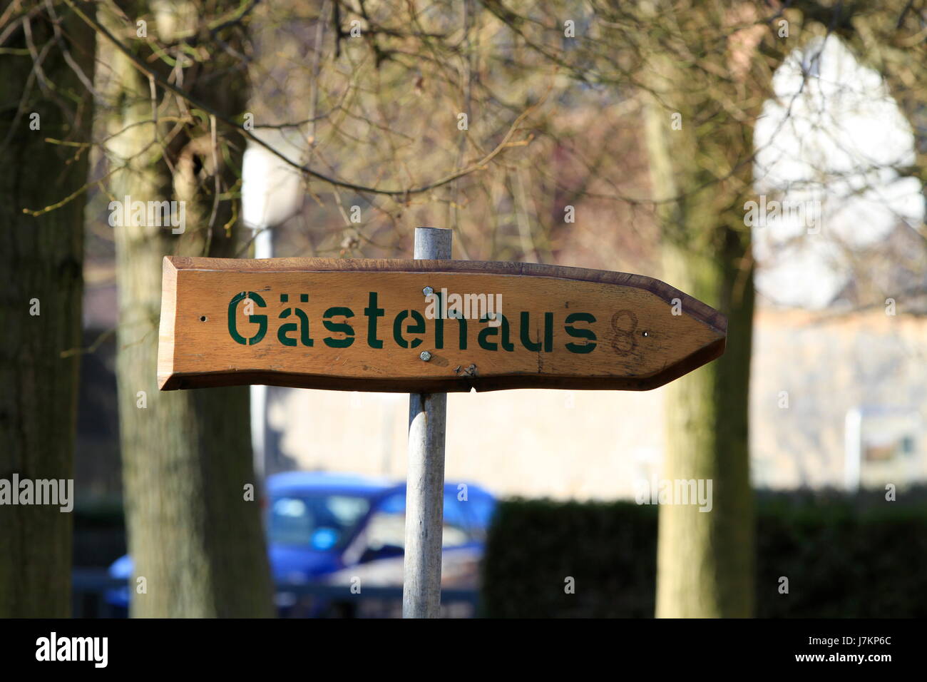 sign signal house building hint guest guests guest house pointing ...
