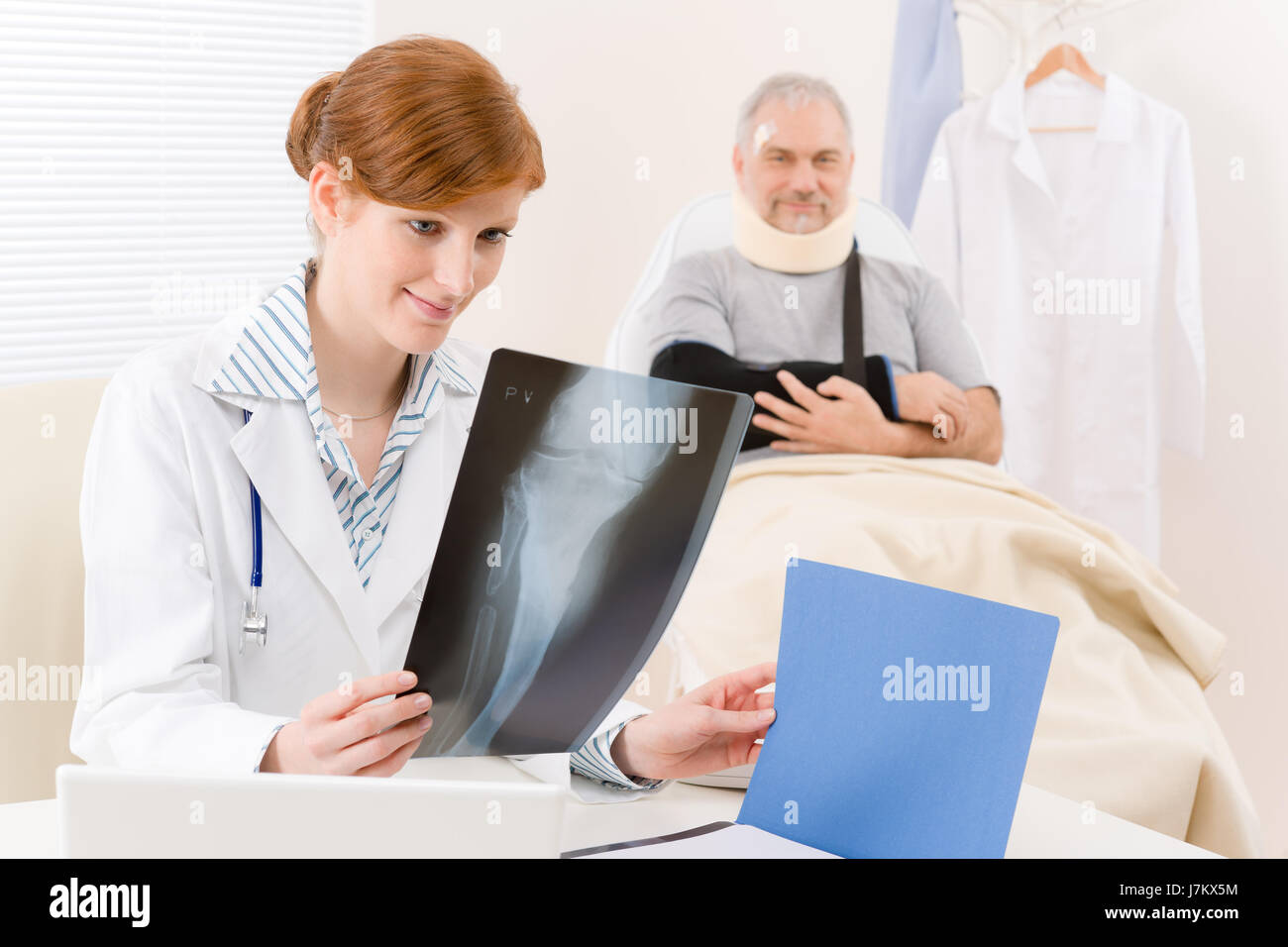 doctor physician medic medical practicioner woman medicinally medical ...