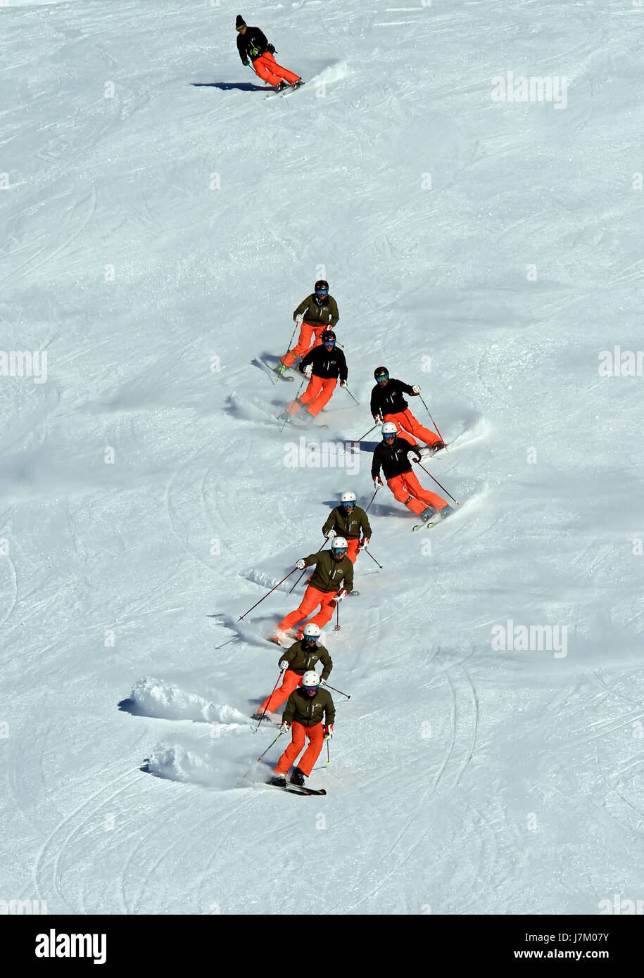 Group dynamics hi-res stock photography and images - Alamy