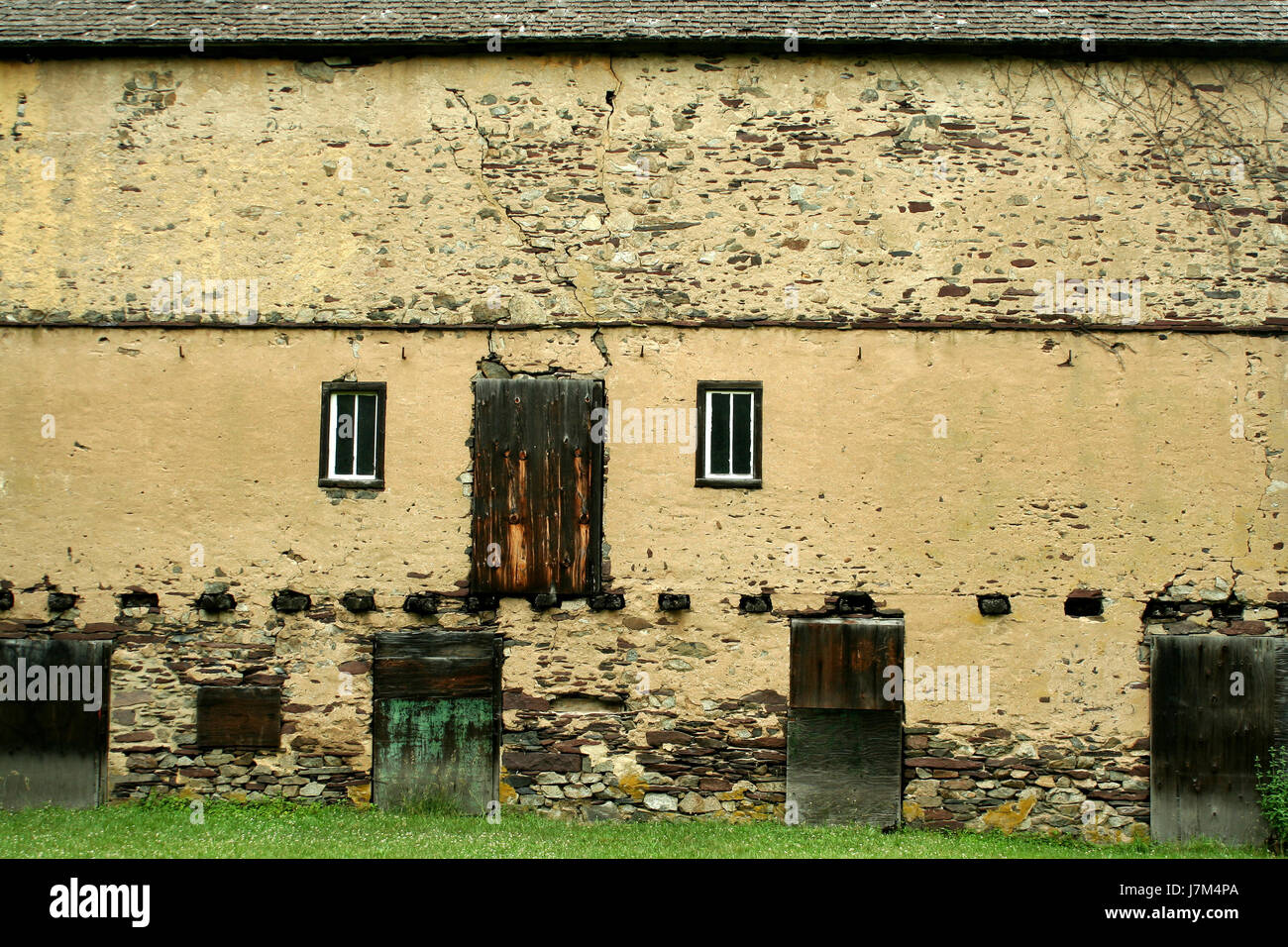 style of construction architecture architectural style worn old ...