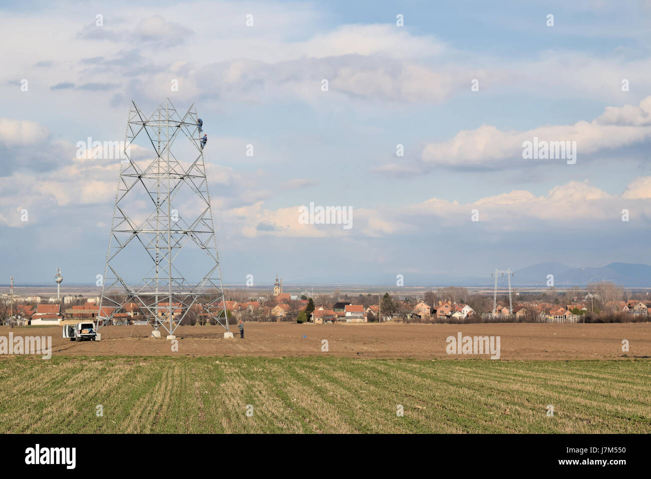 Powerline worker hi-res stock photography and images - Alamy