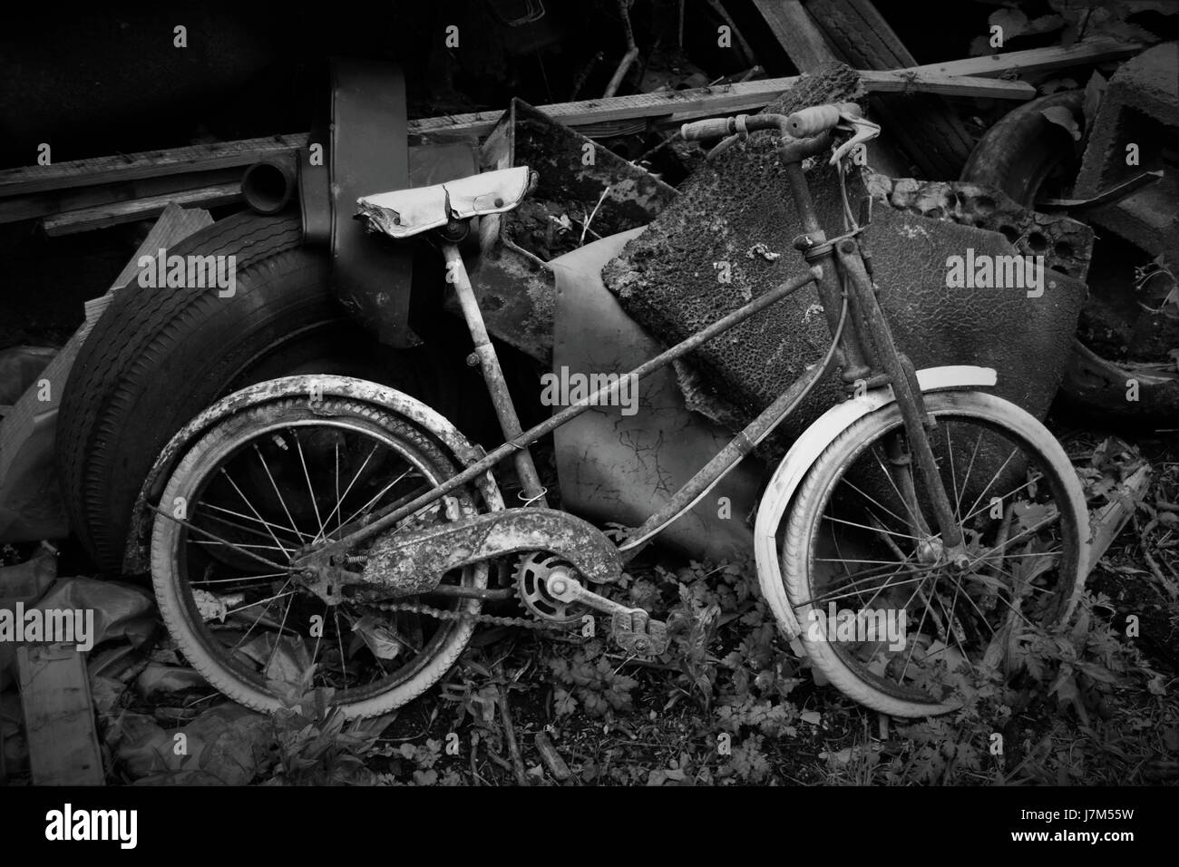 Bicycle scrap hi-res stock photography and images - Alamy