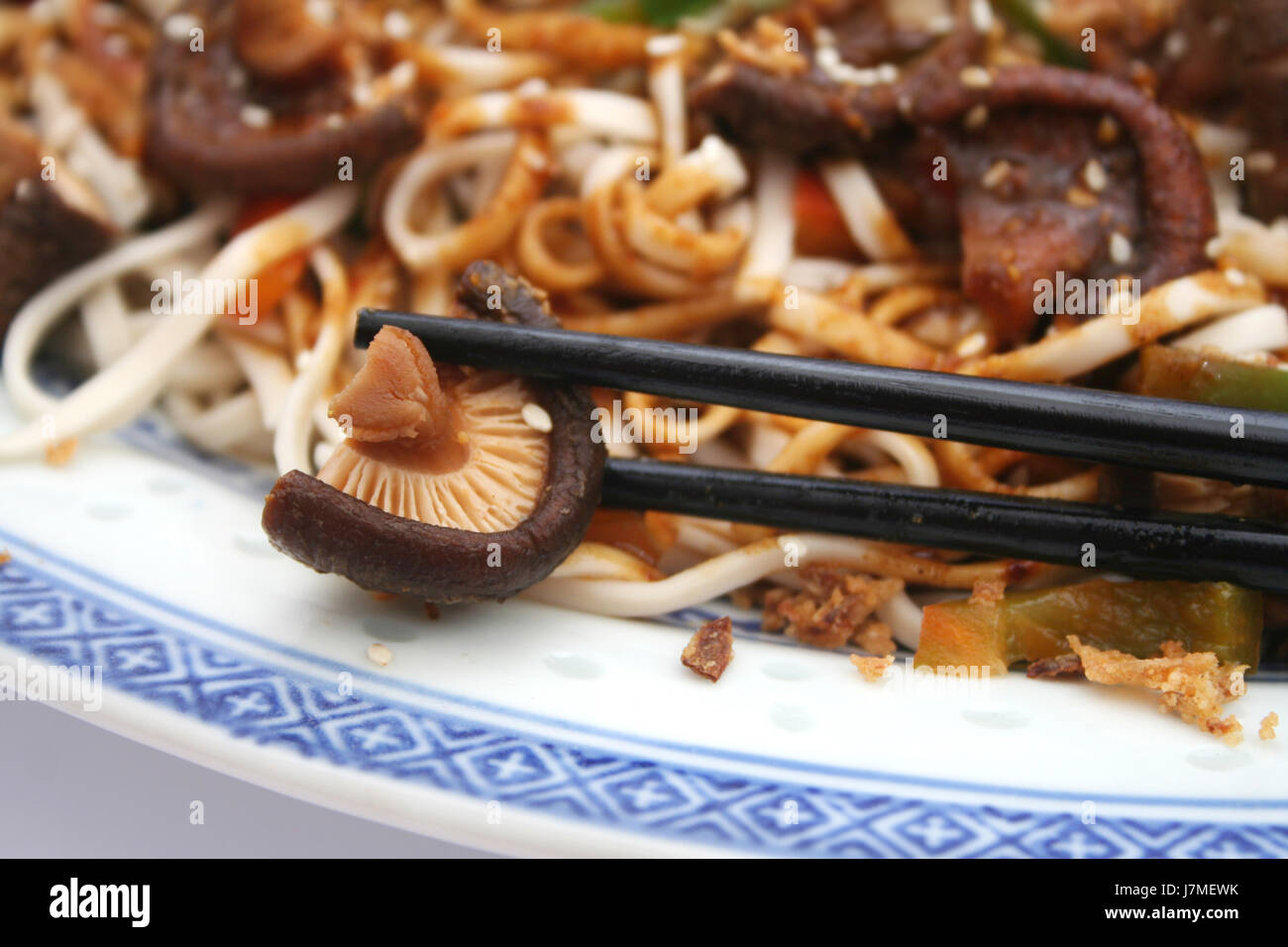 asiatic noodles vegetable mushrooms chinese vegetarian food aliment ...