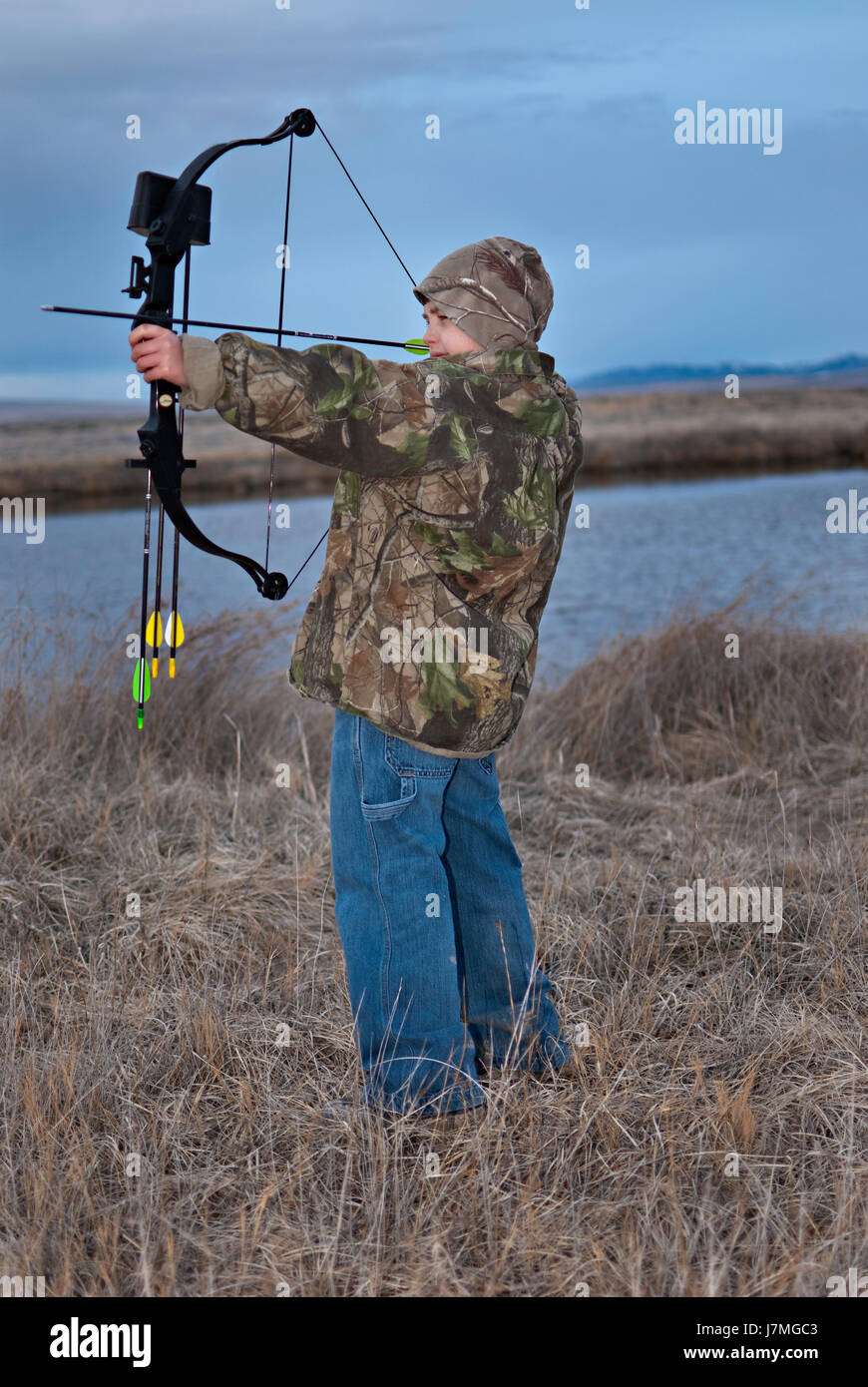 Hunter with bow and arrow hi-res stock photography and images - Alamy