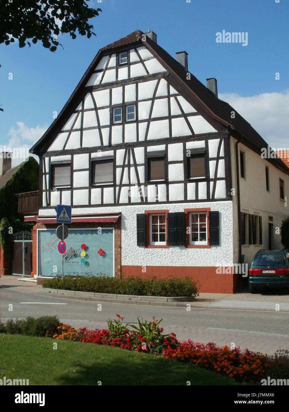 Reference to 'CIRCUS: The Australian Story' by Mark St Leon, a ...