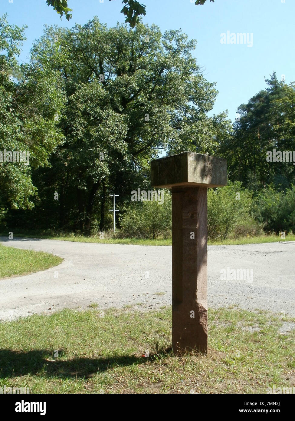 This entry refers to a signpost or direction marker in Hockenheim ...