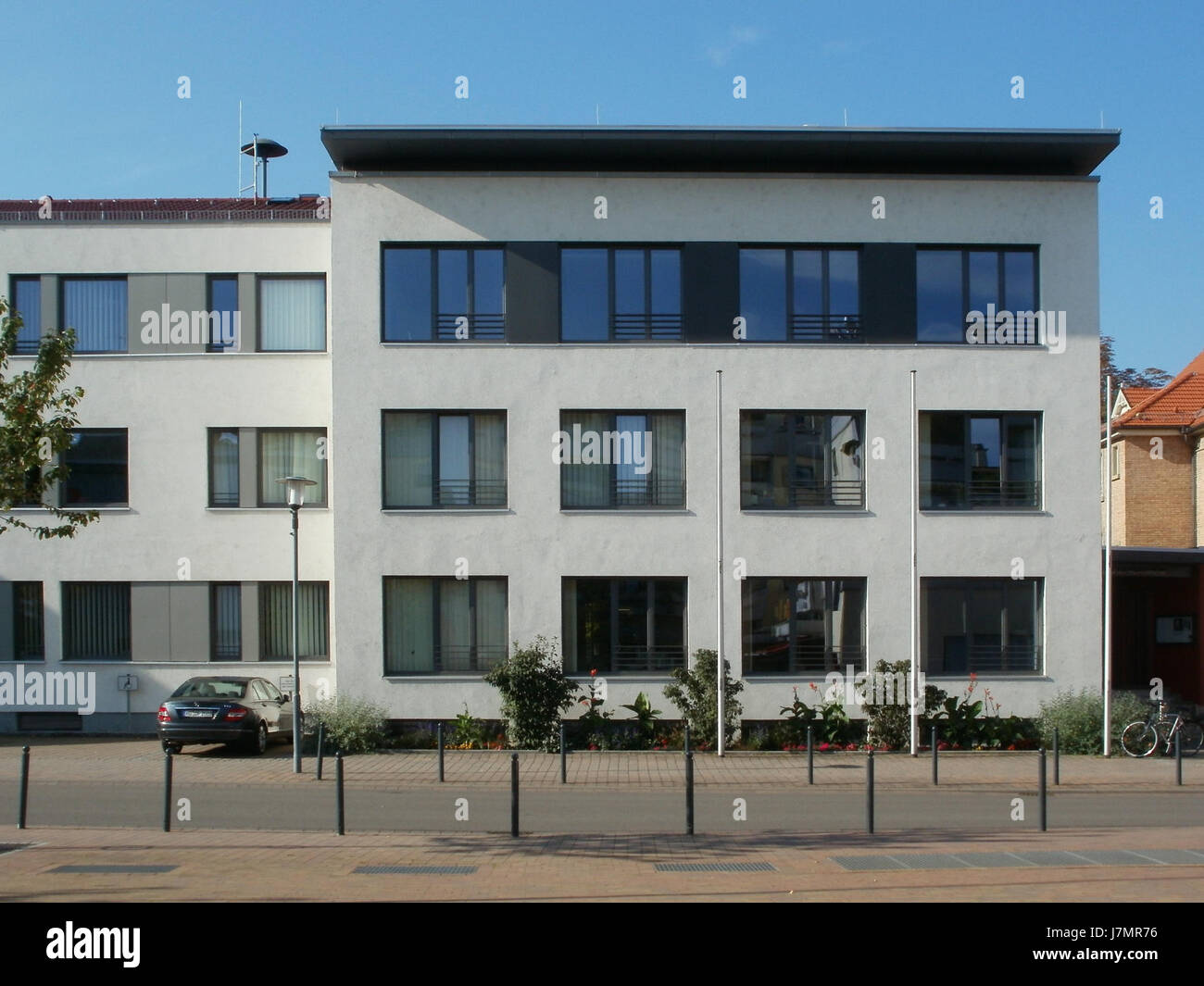 This image depicts the Rathaus (town hall) of Oftersheim, a town in ...