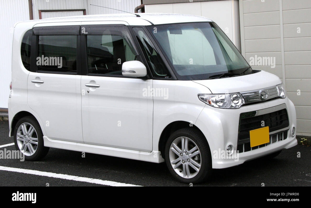 The '2010 Daihatsu Tanto Custom' refers to a compact car model produced ...