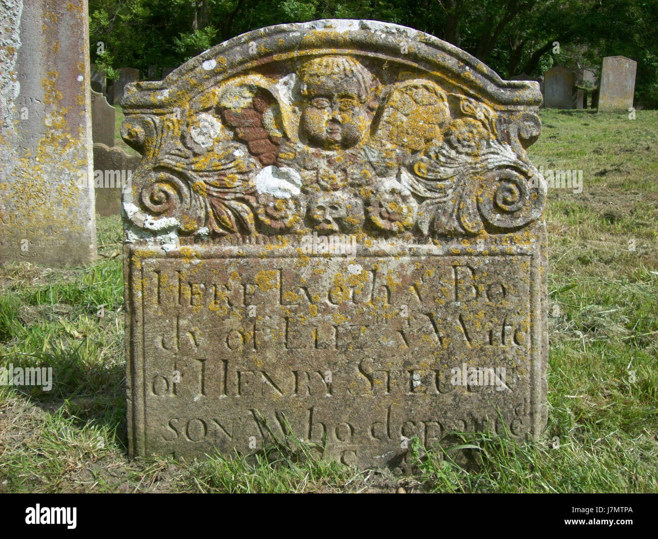 Gravestone 1700s hi-res stock photography and images - Alamy