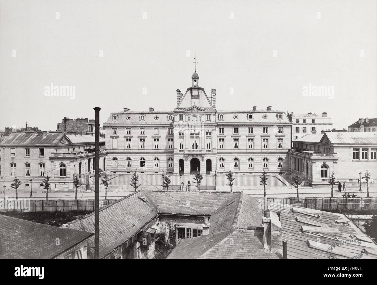 Charles Marville's photograph of the Mairie du 15e Arrondissement ...