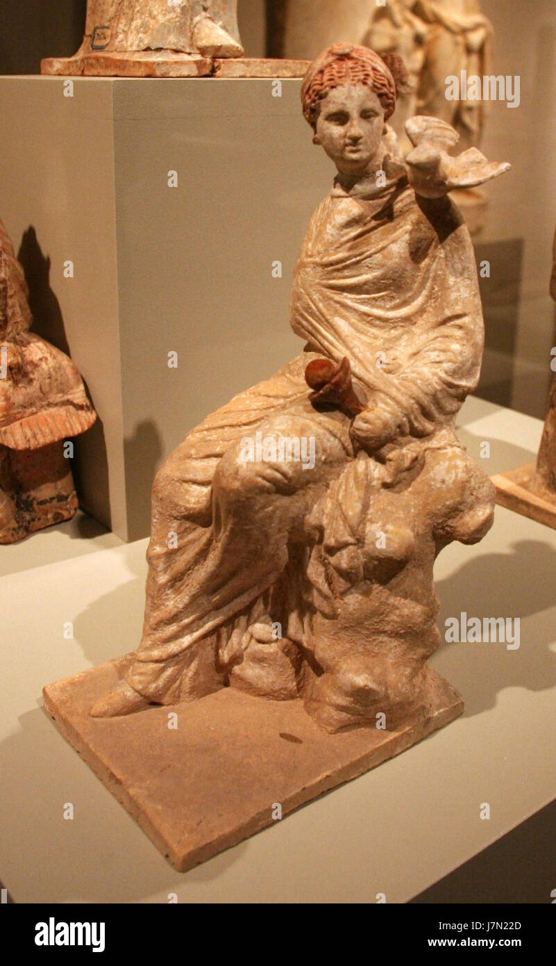 Altes Museum Tanagra Figurine2 Stock Photo - Alamy