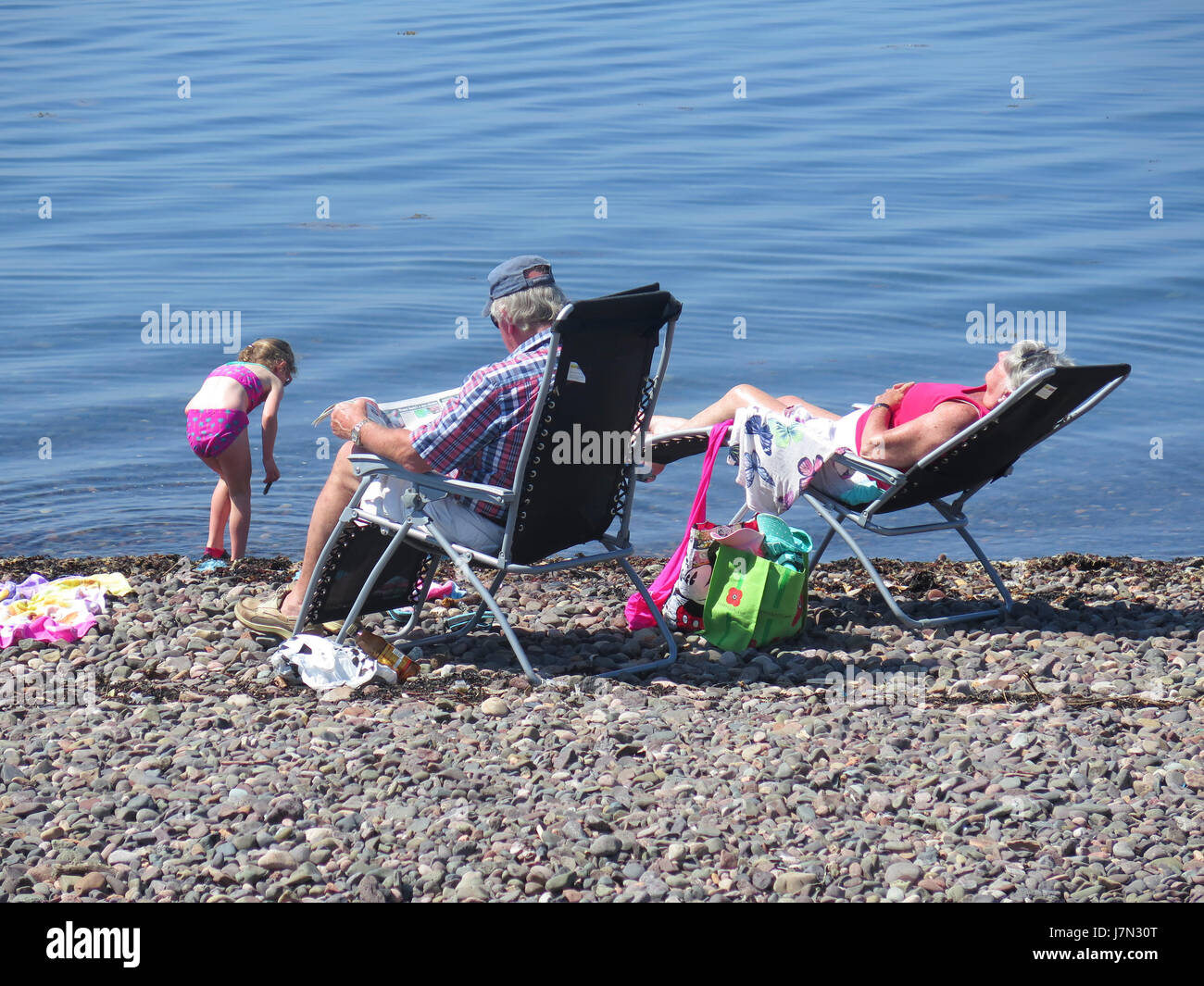 Largs Scotland. 25th May 2017. UK Weather. People enjoying a scorching ...