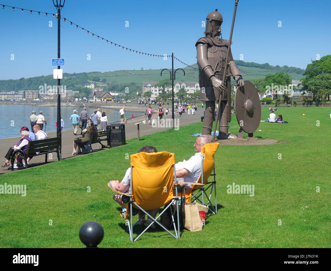 Largs Scotland. 25th May 2017. UK Weather. People enjoying a scorching ...