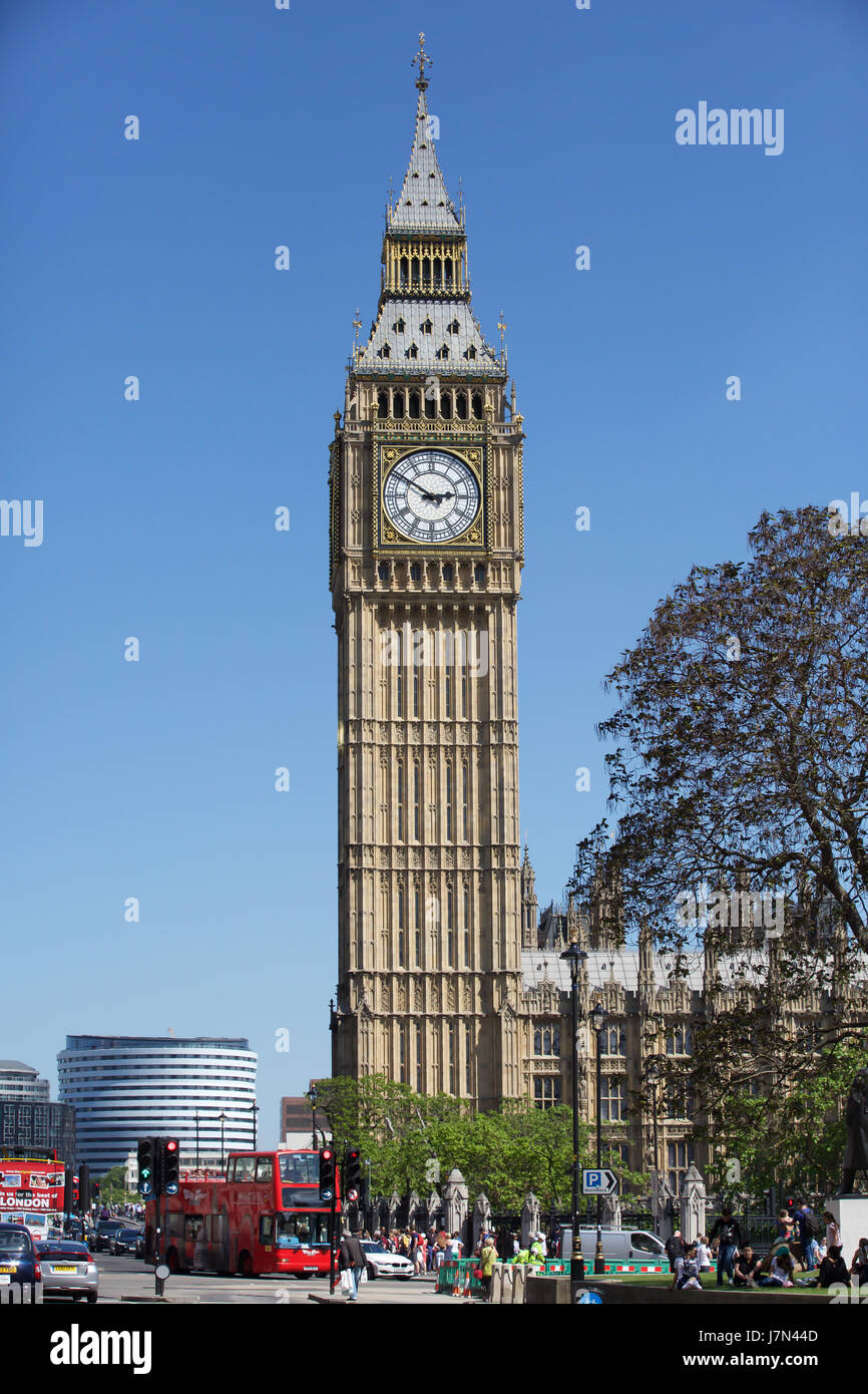 London, UK. 25th May, 2017. Big Ben in the sunshine in London as higher ...