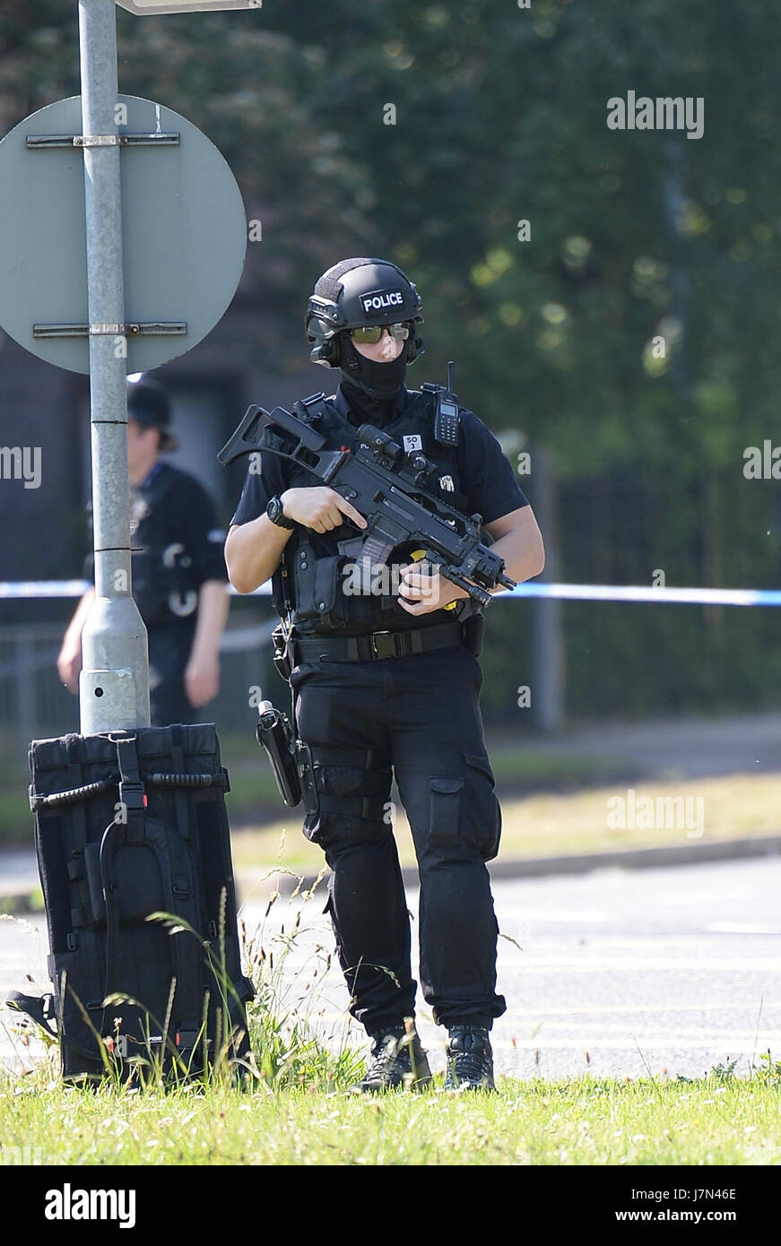 Police and Army bomb disposal called to a suspicious package in Hulme ...