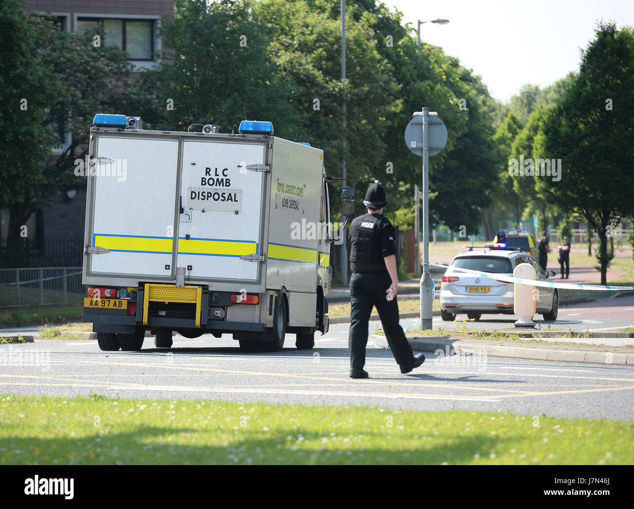 Police and Army bomb disposal called to a suspicious package in Hulme ...