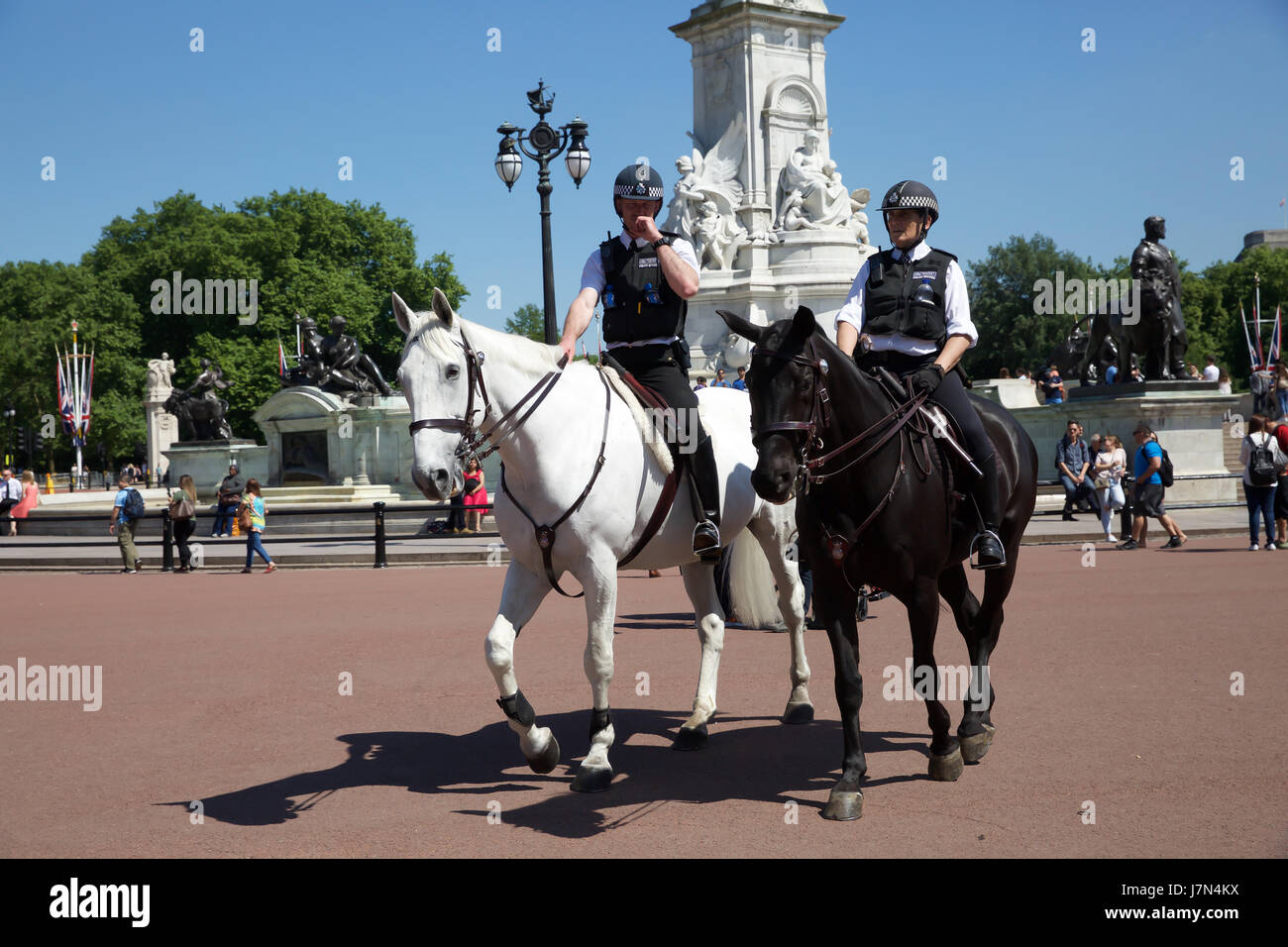 Buckingham palace police garden hi-res stock photography and images - Alamy