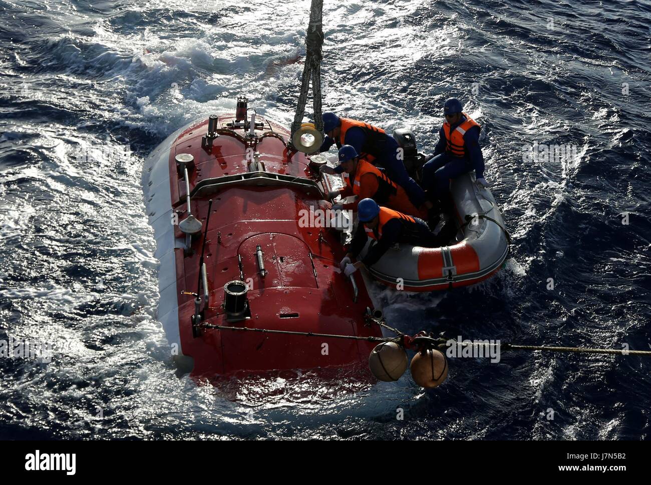 (170525) -- ON BOARD SHIP XIANGYANGHONG 09, May 25, 2017 (Xinhua ...