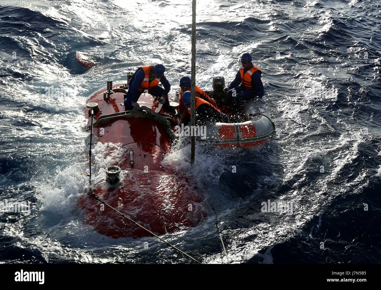 (170525) -- ON BOARD SHIP XIANGYANGHONG 09, May 25, 2017 (Xinhua ...