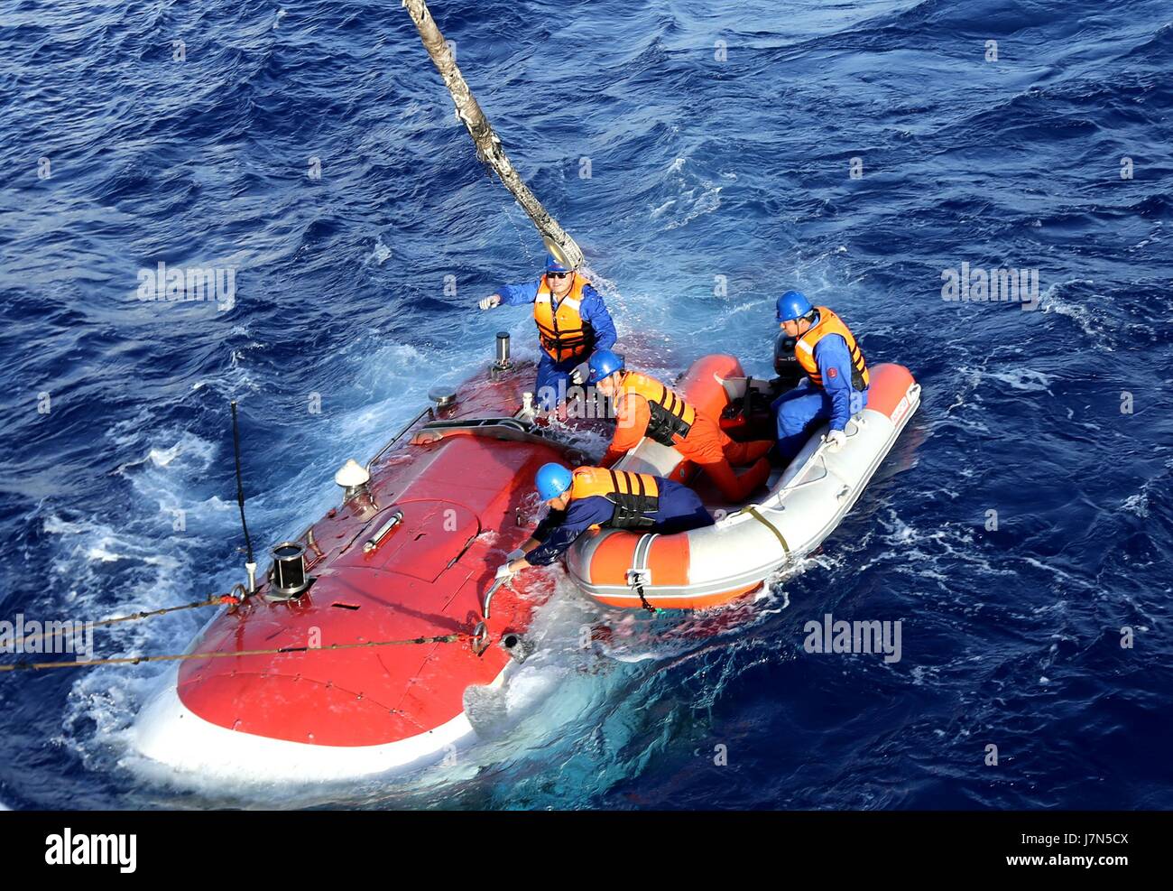 (170525) -- ON BOARD SHIP XIANGYANGHONG 09, May 25, 2017 (Xinhua ...