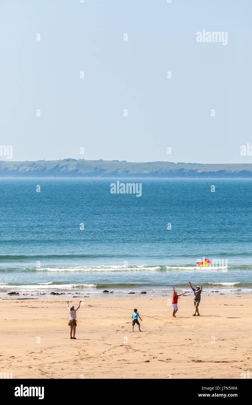 West Dale Beach, Pembrokeshire, UK. 25th May, 2017. A family enjoying ...