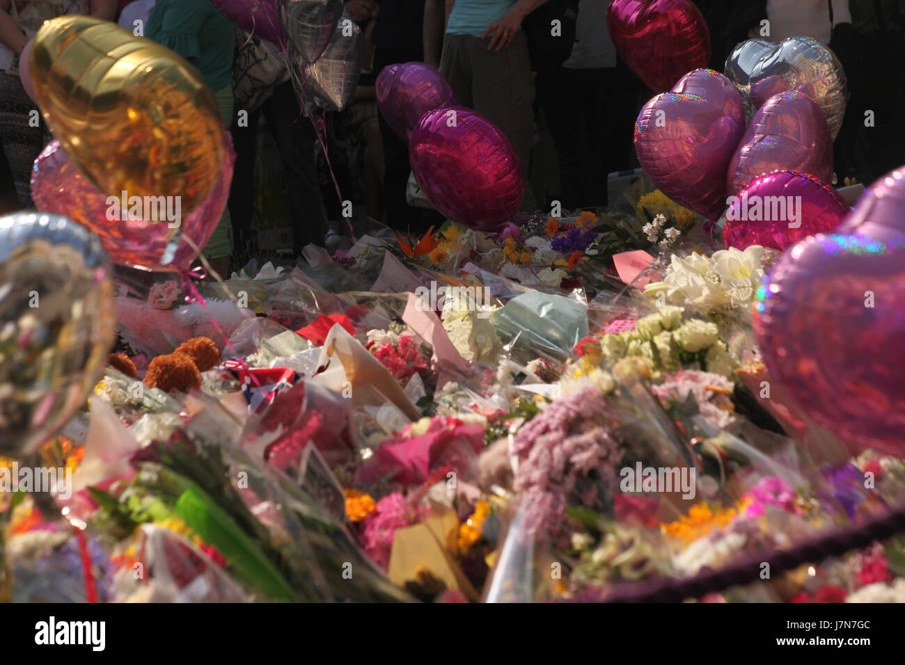 Manchester arena bombing 2017 hi-res stock photography and images - Alamy