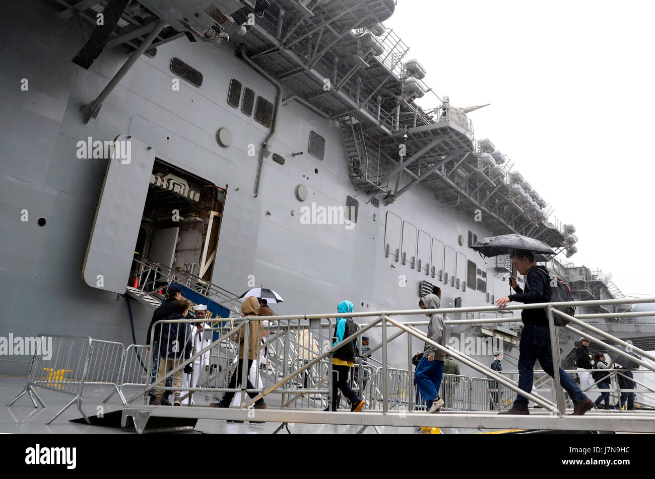 Uss kearsarge wasp class hi-res stock photography and images - Alamy