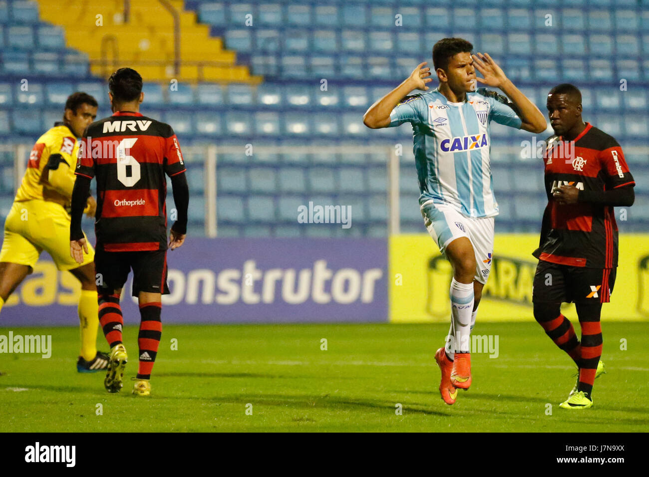 FLORIAN'POLIS, SC - 25.05.2017: AVAÍ X FLAMENGO - Players from the Avaí ...