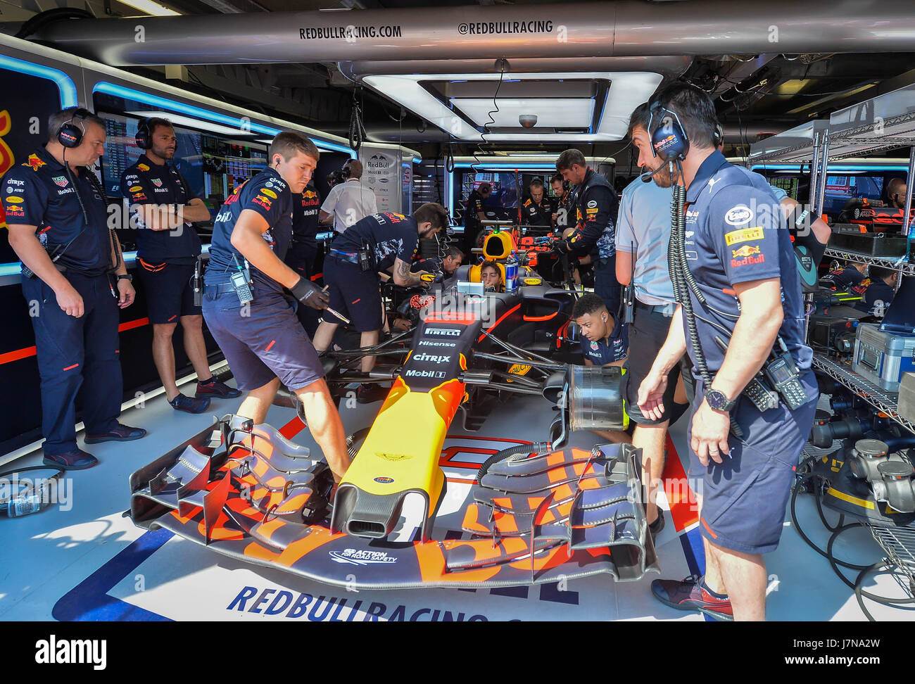 Pit crew red bull formula hi-res stock photography and images - Alamy