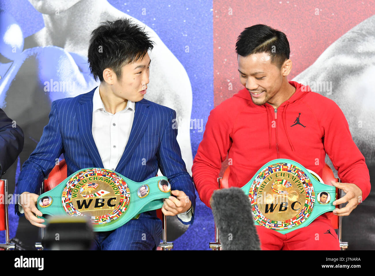 Tokyo, Japan. 21st May, 2017. (L-R) Ken Shiro, Daigo Higa Boxing : WBC light flyweight champion ...