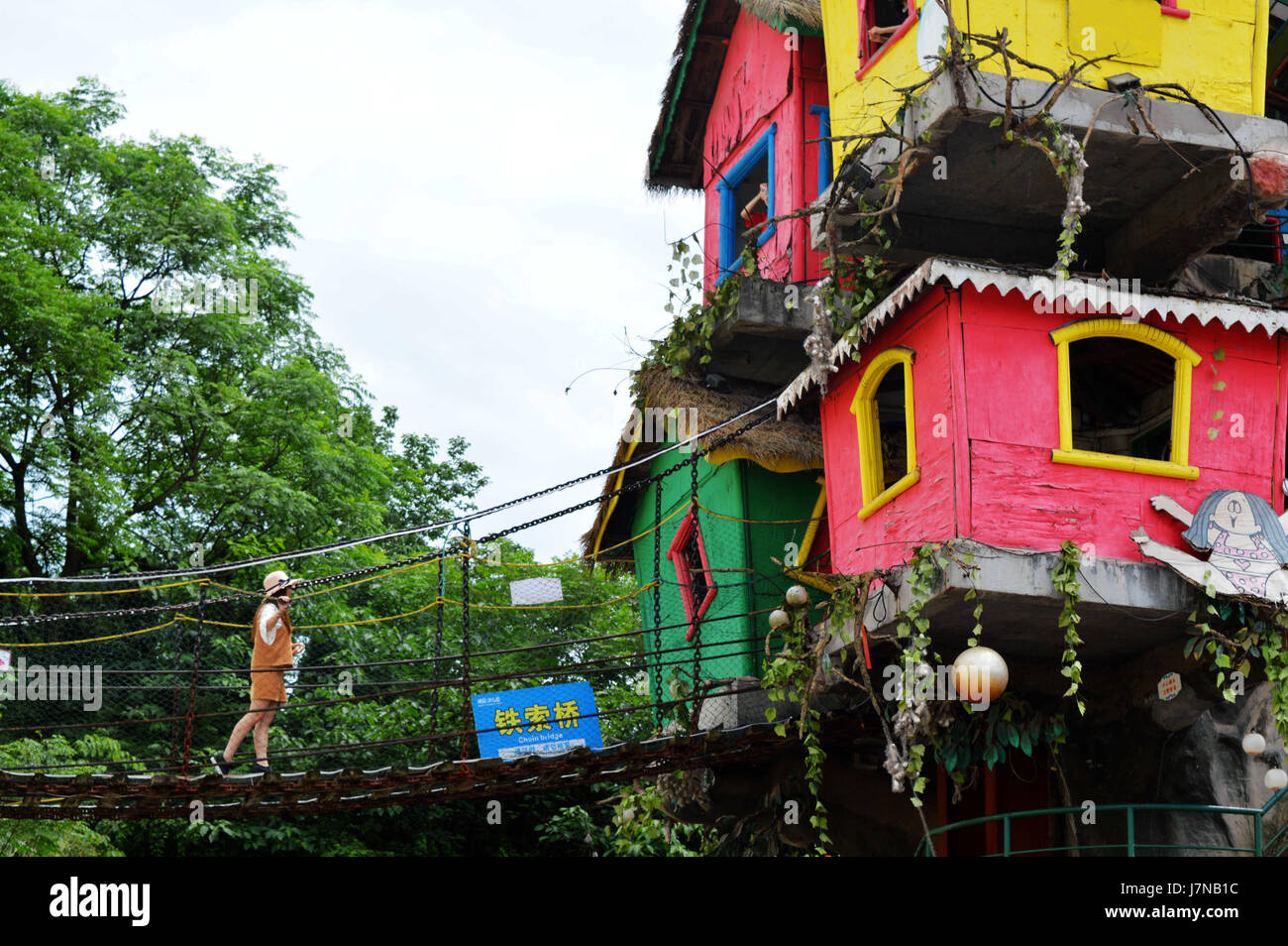 Chongqing, Chongqing, China. 25th May, 2017. The eye-catching 'tree ...