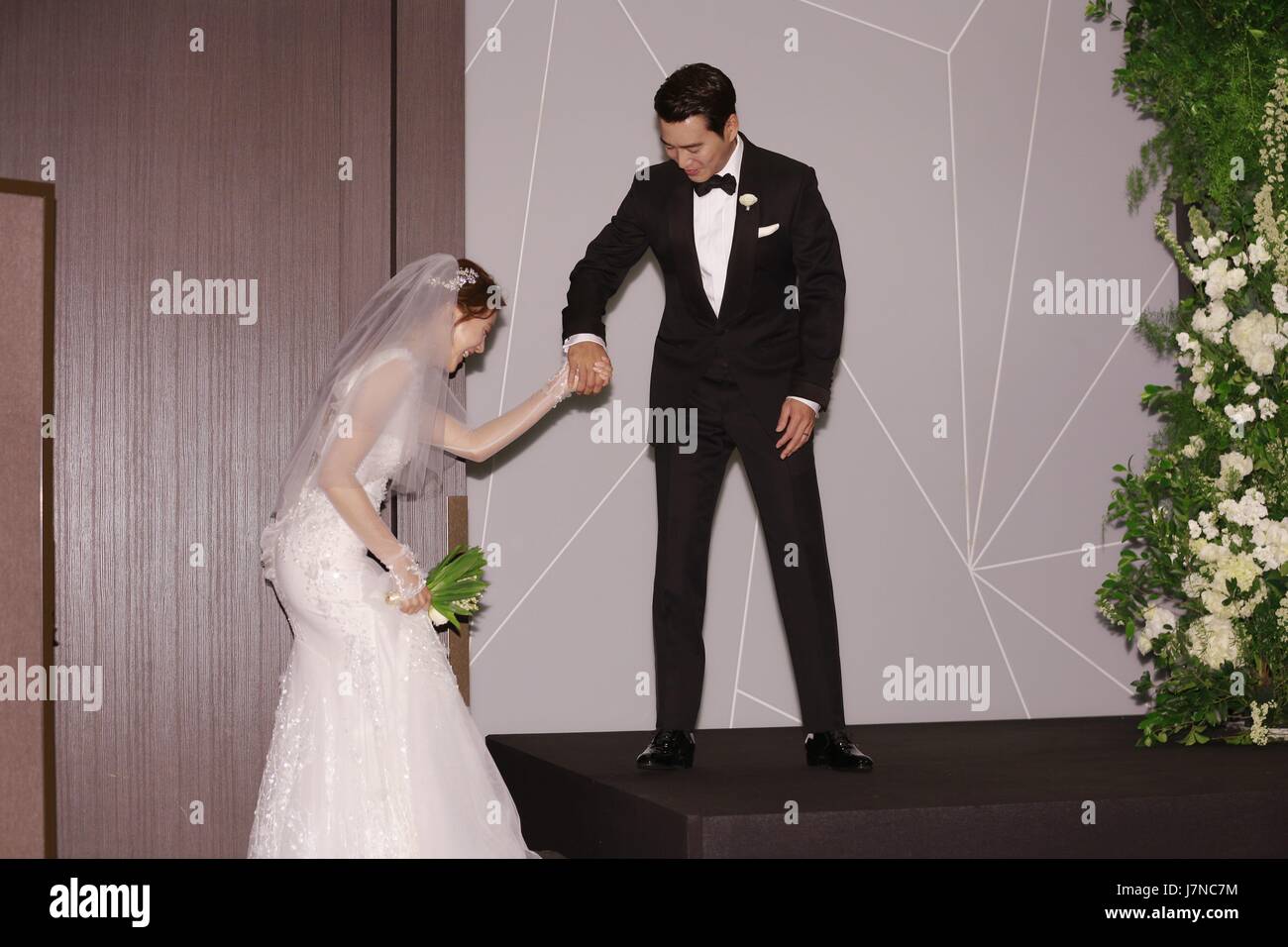 Seoul, Korea. 25th May, 2017. Sangwook Joo and Ye-ryeon Cha Get Married ...