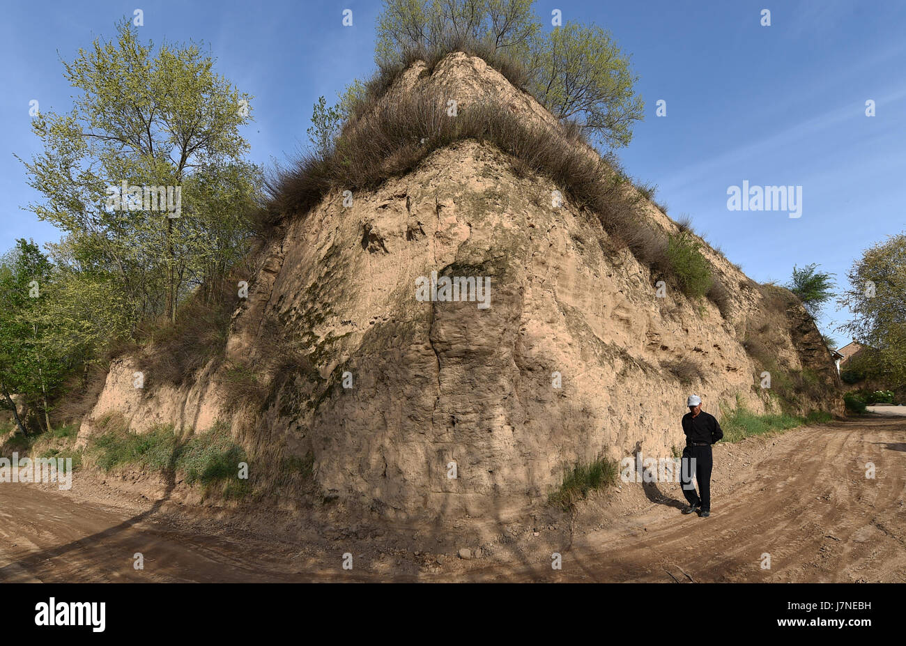Yinchuan, China's Ningxia Hui Autonomous Region. 23rd May, 2017. A man ...