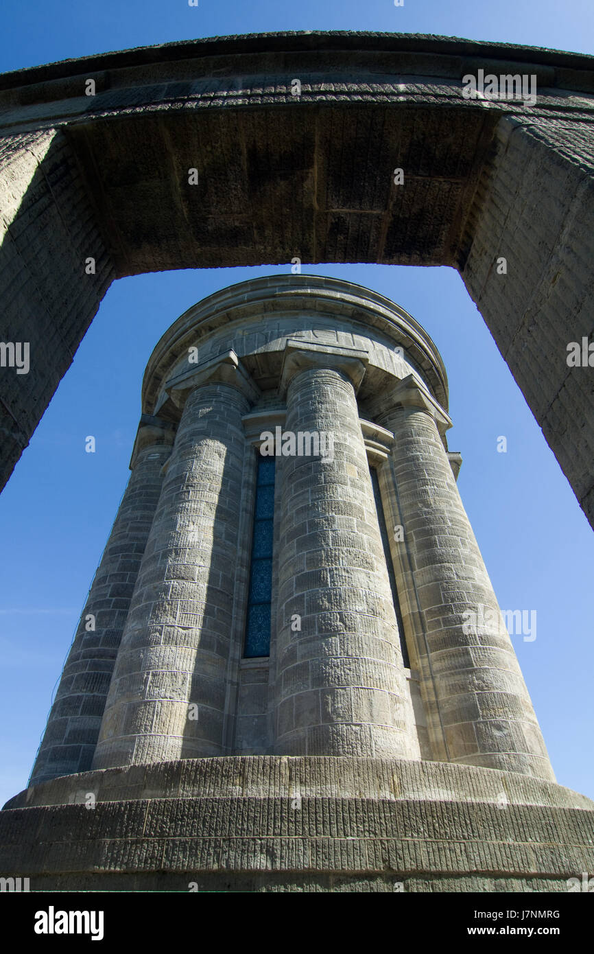 monument in columns bow Stock Photo - Alamy