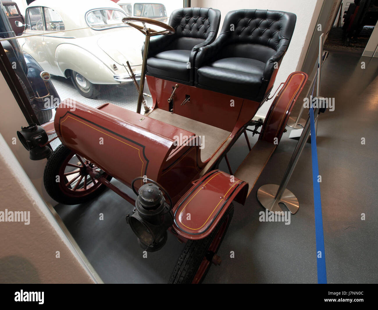 This image shows a vehicle manufactured by the Motorwagenfabrik ...