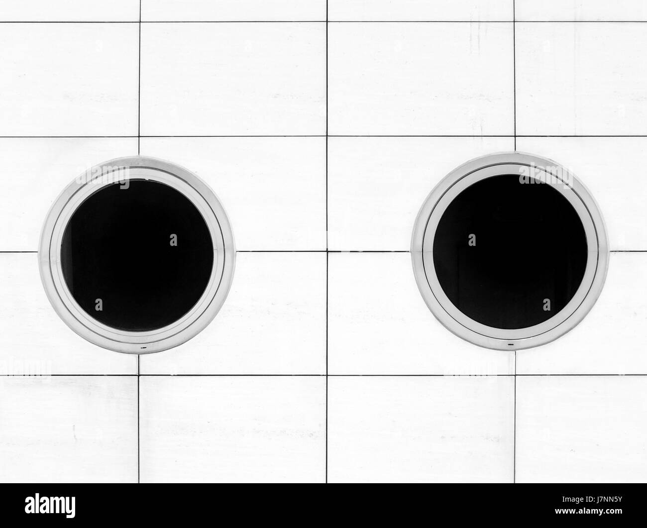 Concrete wall with round window hi-res stock photography and images - Alamy