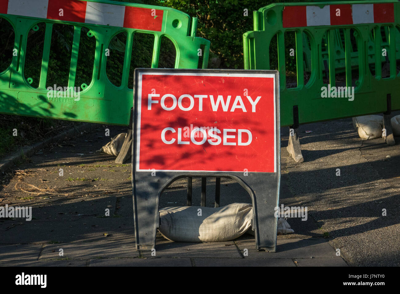 Footway closed sign hi-res stock photography and images - Alamy