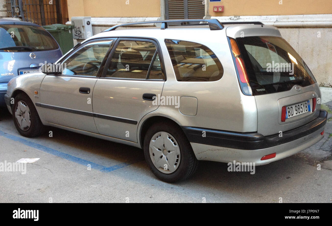 1999 Toyota Corolla E110 2.0D Wagon Stock Photo - Alamy