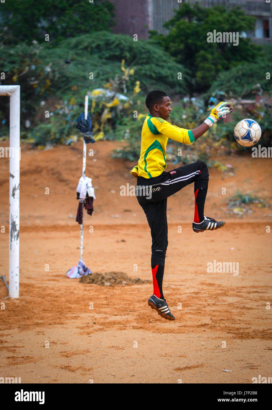 Youth football training hi-res stock photography and images - Alamy