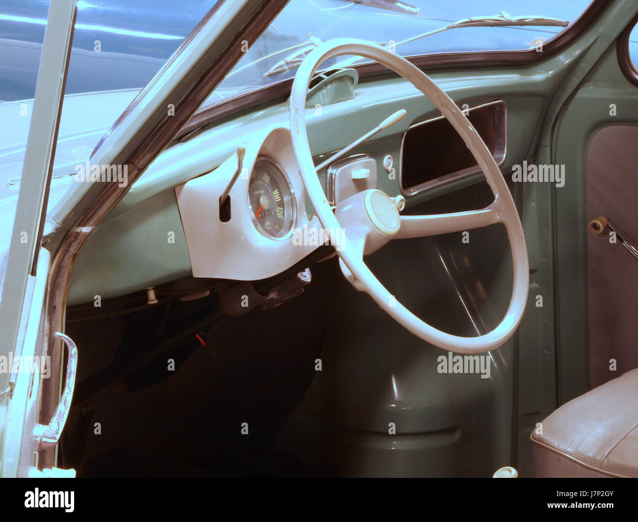 The 1962 DAF 750 Type 301 is a compact car produced by the Dutch ...