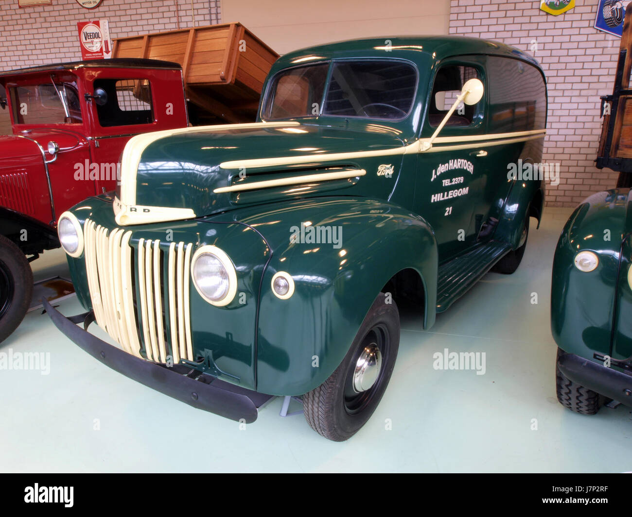 1947 Ford 80 798 T truck pic1 Stock Photo - Alamy