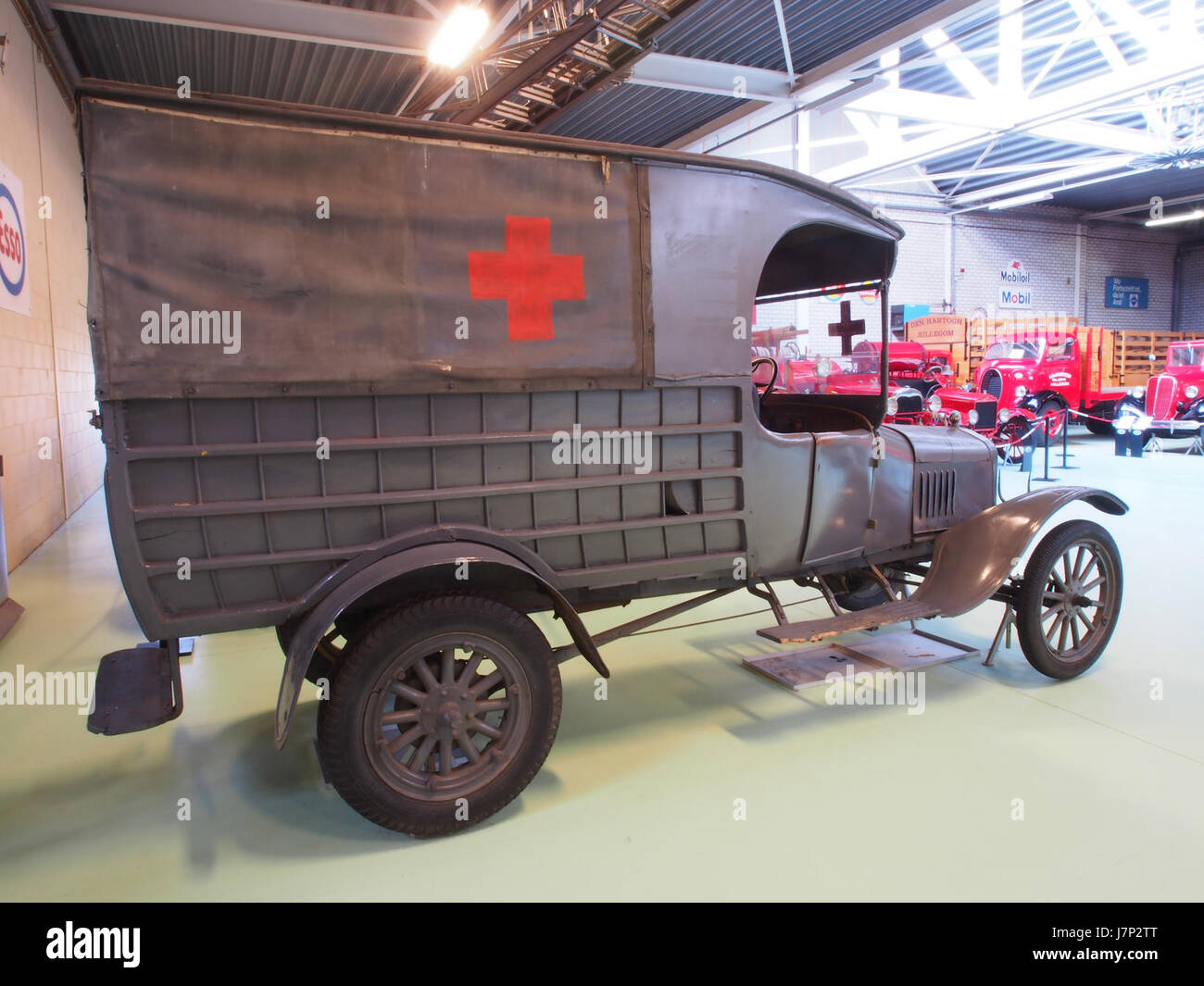 American medical response vehicles hi-res stock photography and images ...