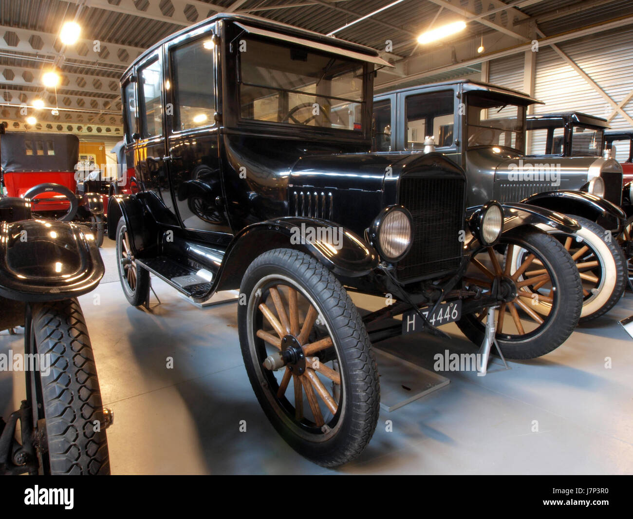 Mass production 1920s hi-res stock photography and images - Alamy