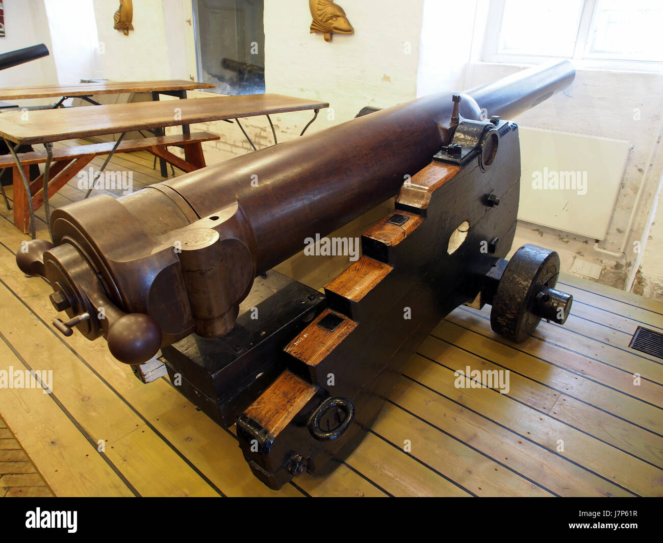 The 1860 18-pounder breech-loading gun by Whitworth was an advanced ...