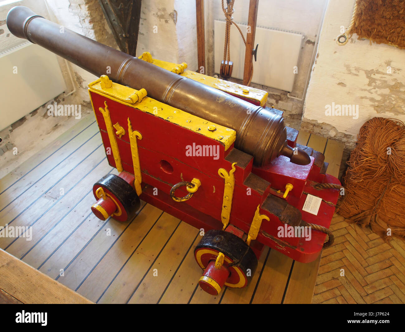 12 pounder gun hi-res stock photography and images - Alamy