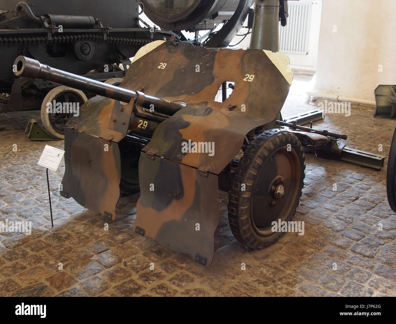 Anti tank gun hi-res stock photography and images - Alamy